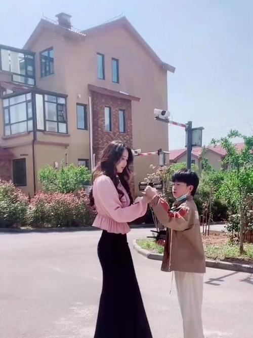 女儿是妈妈的铠甲和软肋图标