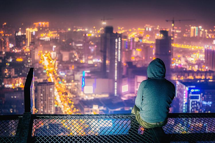 夜景人疏离的意思图标