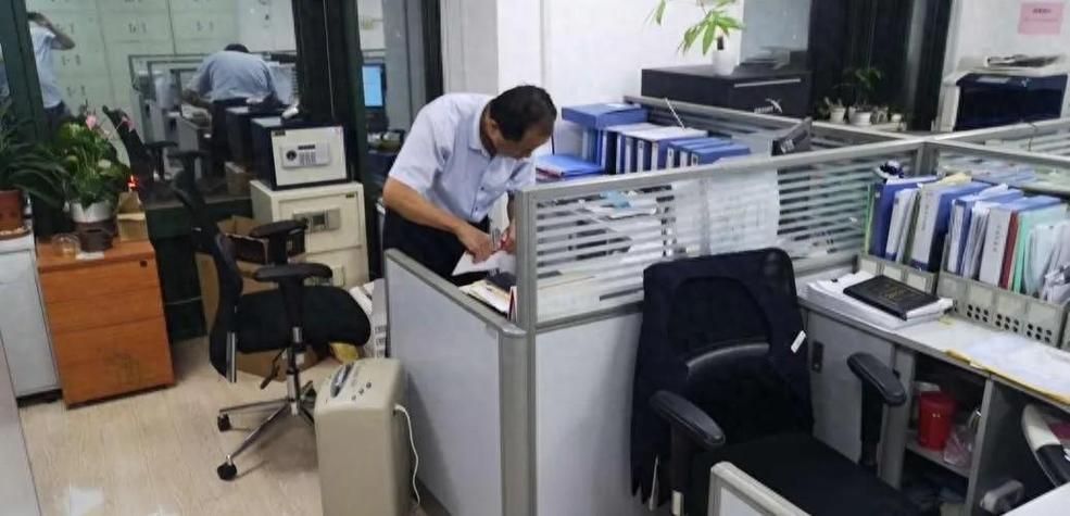 重生传奇林总办公室截图