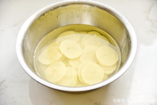 土豆切片泡水一晚上还能吃吗