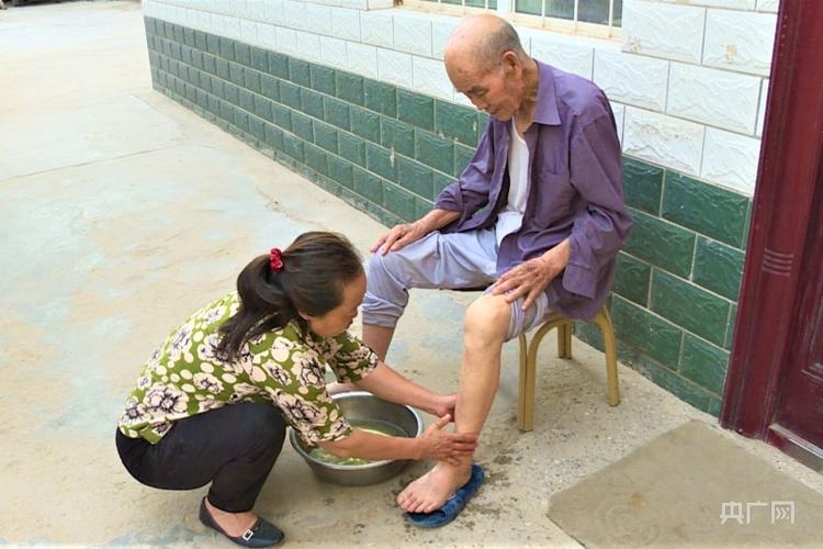 孝敬父母好媳妇图标
