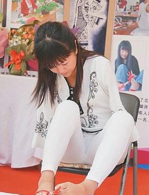 美川典子的脚到底怕不怕痒截图