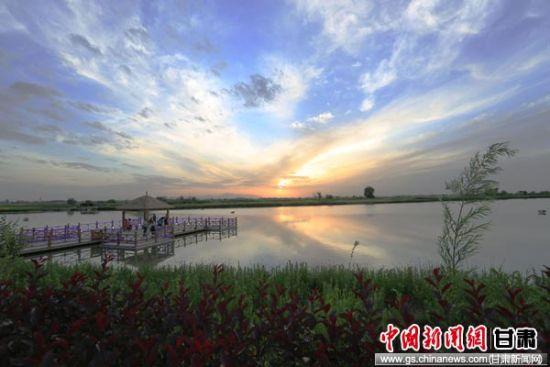 潋滟旖旎的意思图标