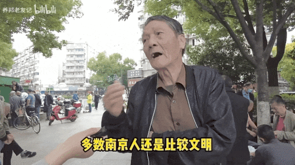 男生夹吊说话视频截图