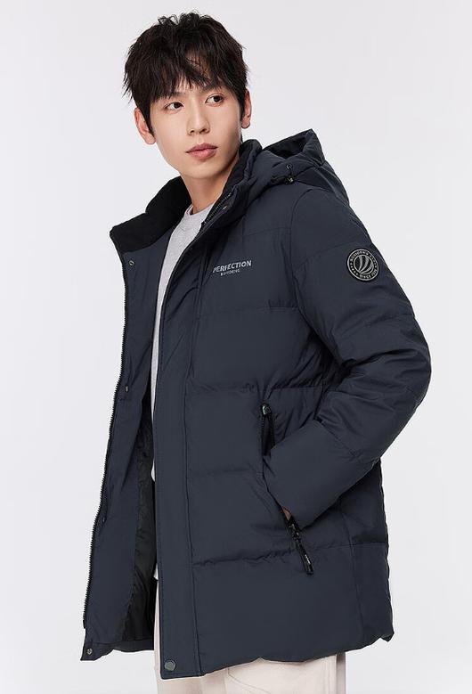 √是什么牌子的衣服?i图标