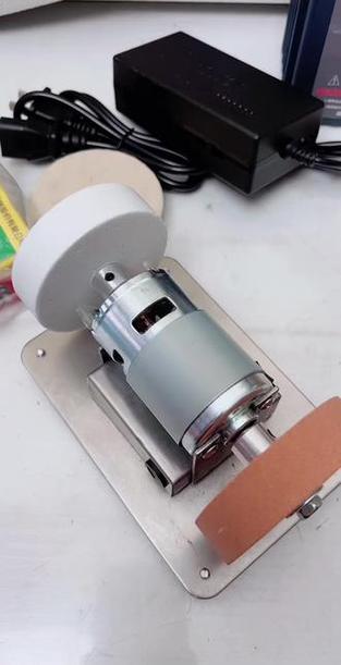 小型打磨机和抛光机图标