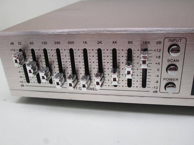 蓝牙耳机一个声大一个声小图标