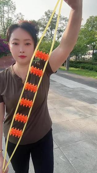 衣服后背拉链怎么拉方便图标