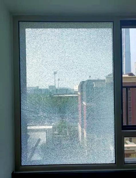 家里的玻璃突然爆裂有什么预兆图标