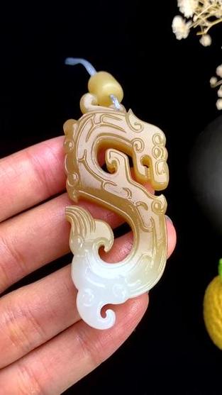 仿古龙适合什么人佩戴图标