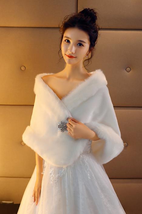 伴娘服外面穿什么外套图标