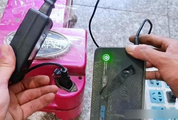电瓶充电不变绿灯截图