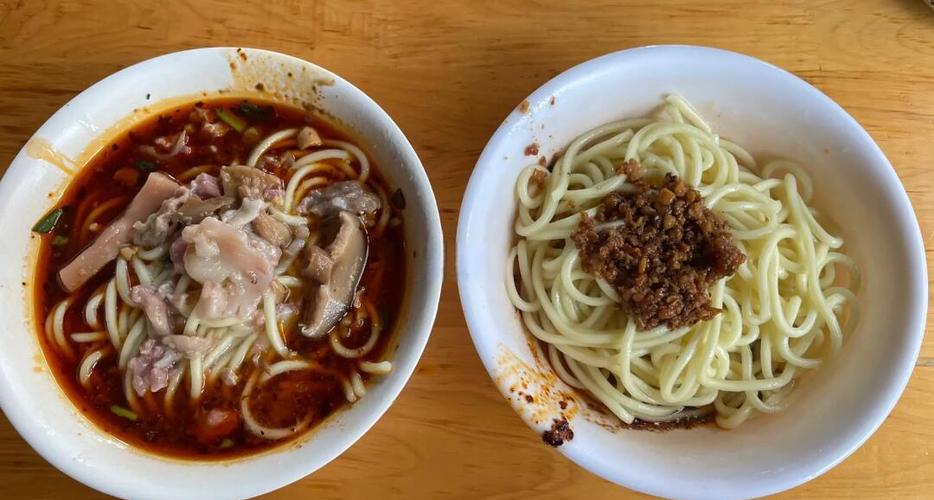 成都最火的面馆截图