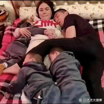 压在身上的表情包图标