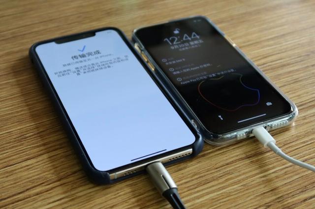 苹果11出现蓝色的框框怎么关闭图标