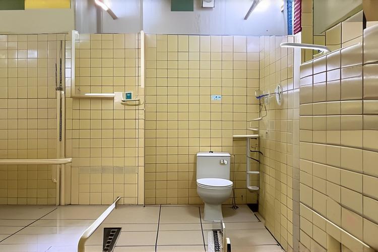 学校住宿洗澡截图