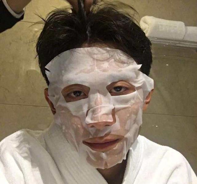 男生敷面膜图标