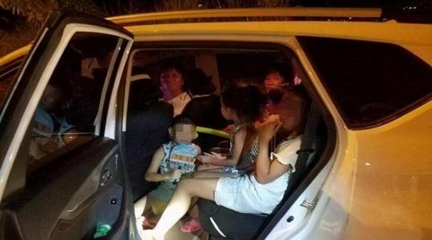 滴滴可以坐5个人吗一个是小孩截图