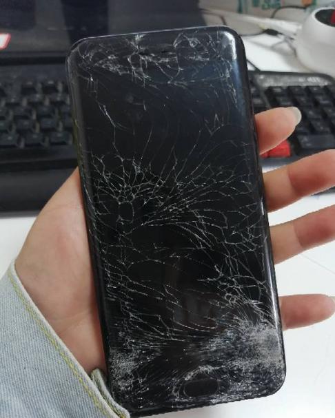 手机屏幕摔了变黑色了截图