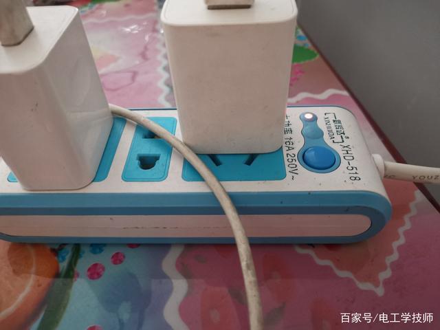 手机插头没有完全插到底