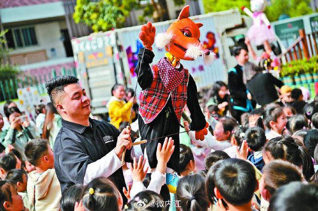 孩子额头中间有一条凸线图标