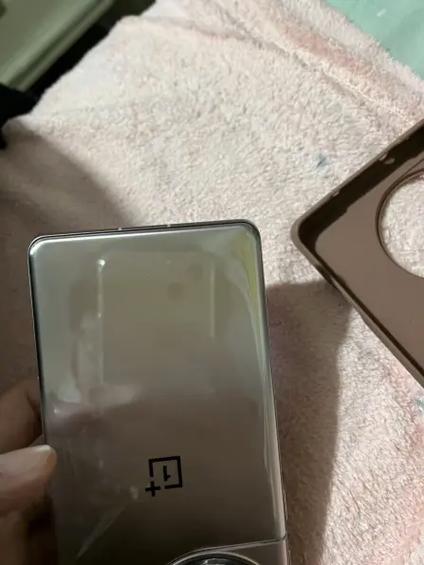 手机后盖有缝隙正常吗图标