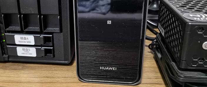 华为左上角有个灯泡图标