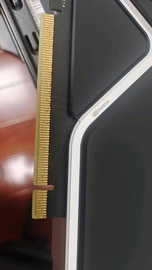 显卡金手指弯了截图