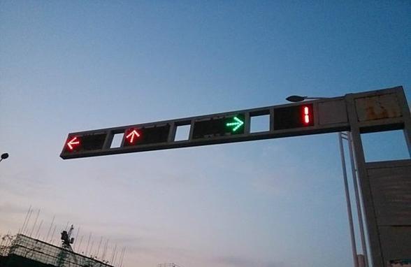 黄灯闪一下就变红灯了截图