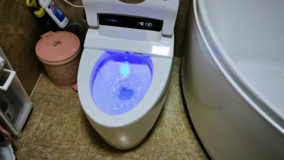 智能马桶冲水不喷射图标
