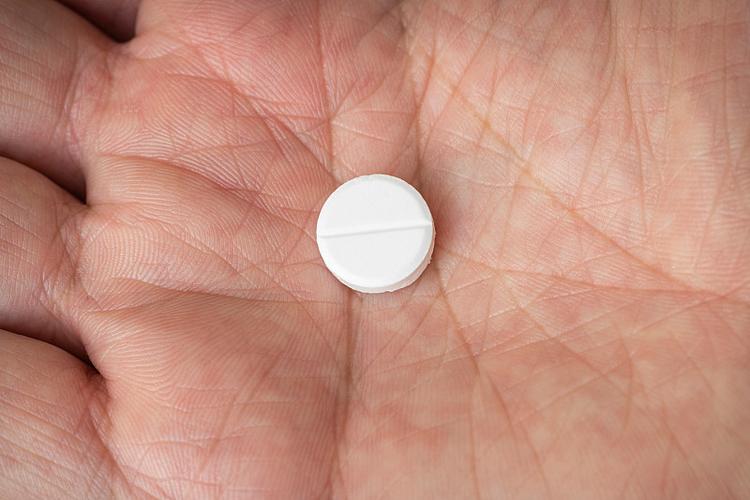 白色药片中间一条线截图