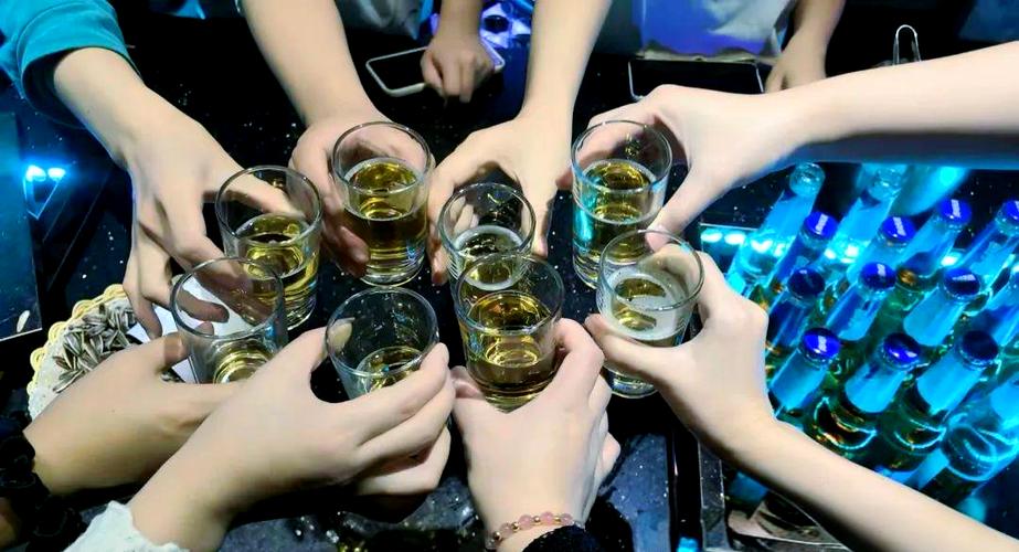 喝酒图片发朋友圈图标