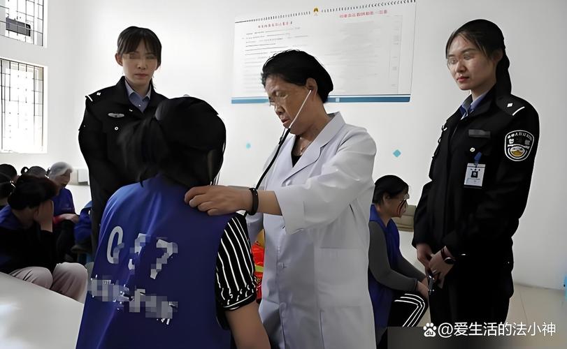 女犯人净身检查监狱视频大全截图