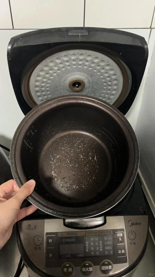 电饭煲内胆掉涂层还能用吗图标