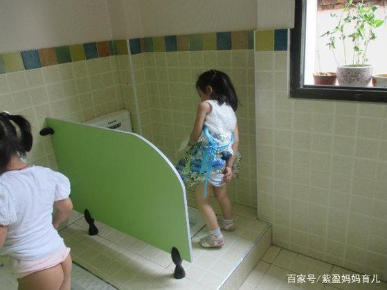 小女孩拉大便游戏图标