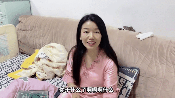 媳妇偷偷给娘家钱图标