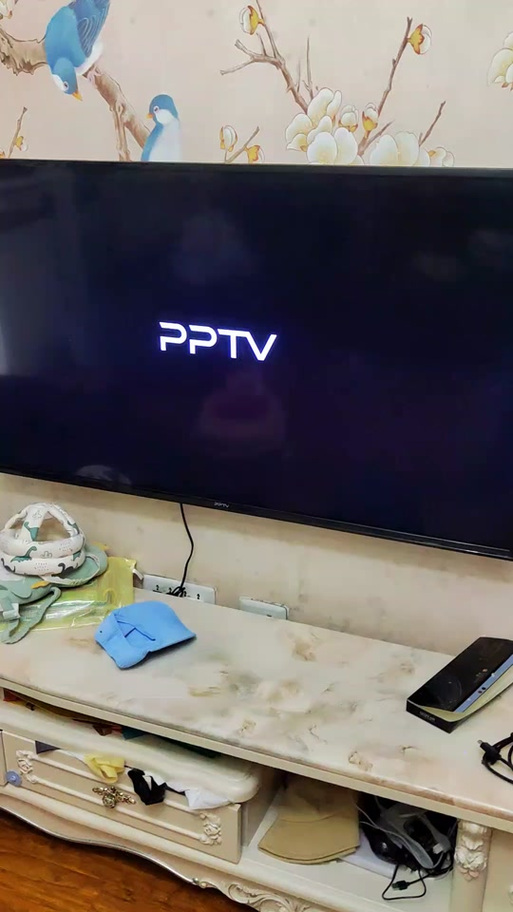 电视卡在一个画面截图