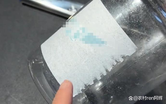 胶布留下的胶痕怎么去除图标