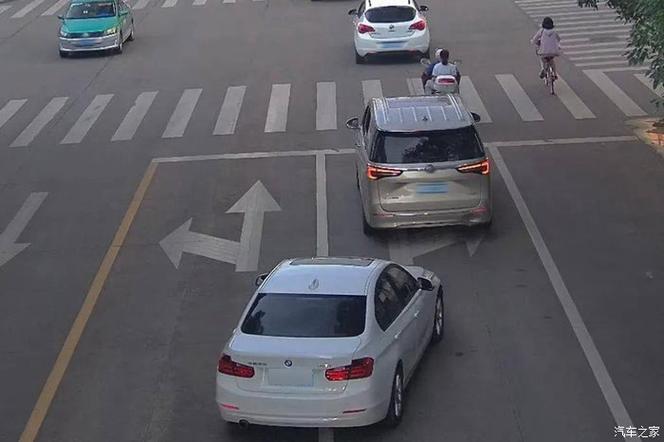 在摄像头正下方变道能被拍到吗图标