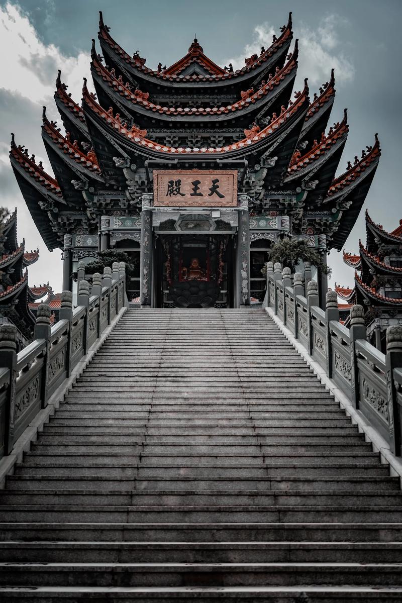 左妻右妾天王殿截图