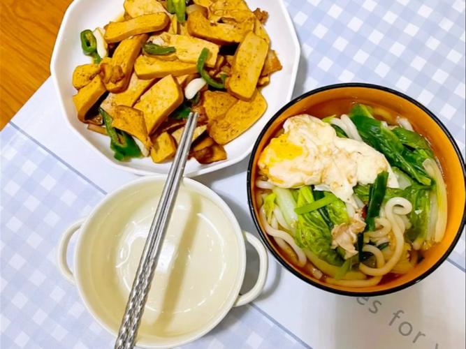 清纯学生没晚饭问吃什么各个截图