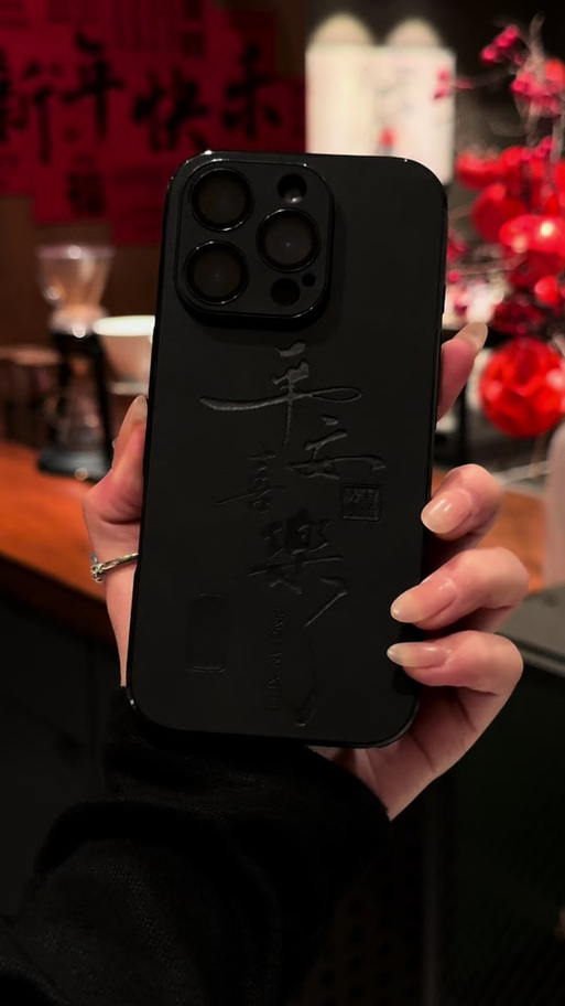 黑色手机配啥颜色手机壳好看