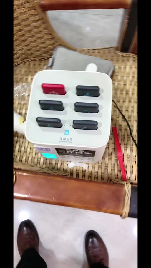 怪兽充电还进去灯不亮