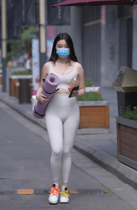 瑜伽裤要穿内裤