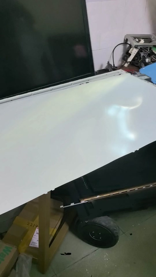 电视用水擦过屏幕后黑屏图标
