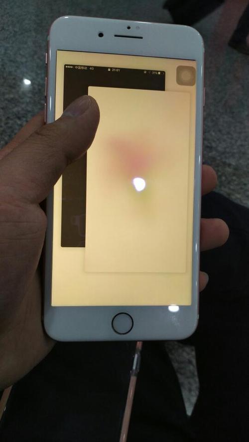 苹果手机突然卡屏不动了也关不了机子截图