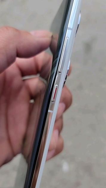 音量键凹陷图标
