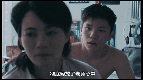 男学生爱上漂亮老师演员图标