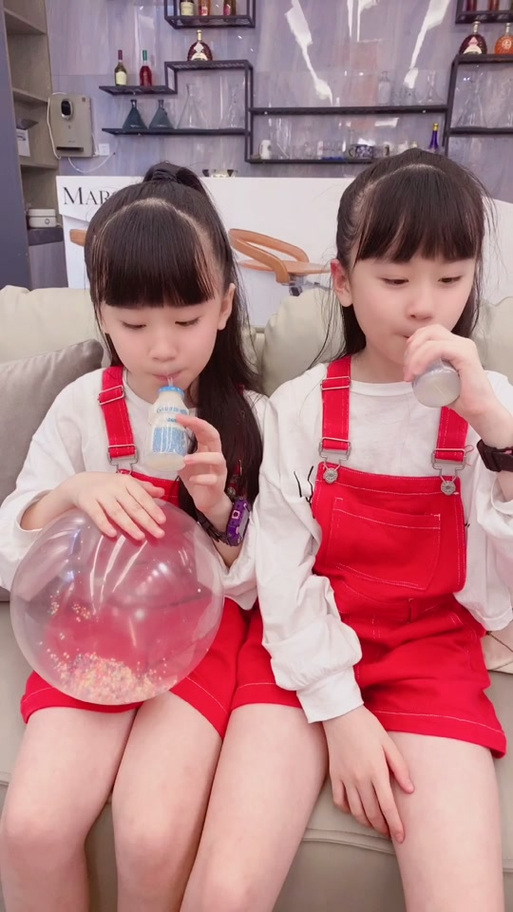 一一丫丫布丁糖糖合照图标