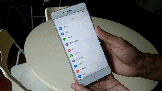 手机屏幕可以使劲按压吗截图
